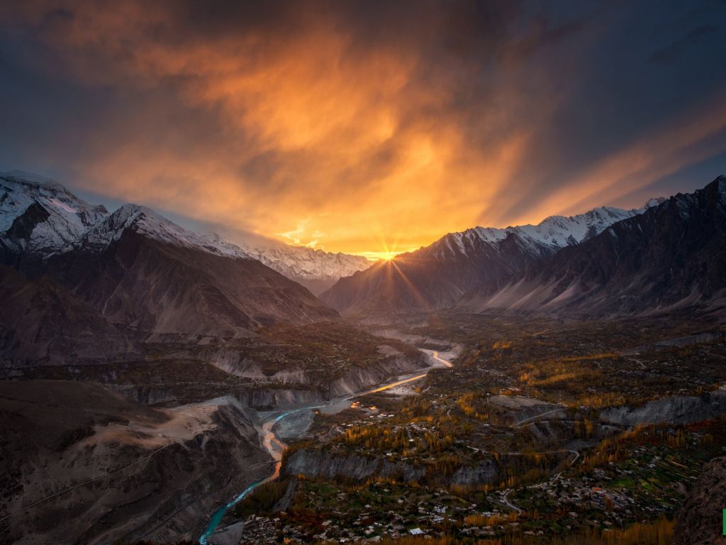 Hunza Valley Deluxe Tour (2021 - 2022) with FlyVour - FlyVour